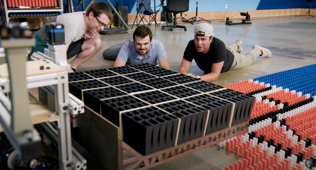 This Record-Breaking Domino Robot Makes Patterns That Are So Satisfying ...